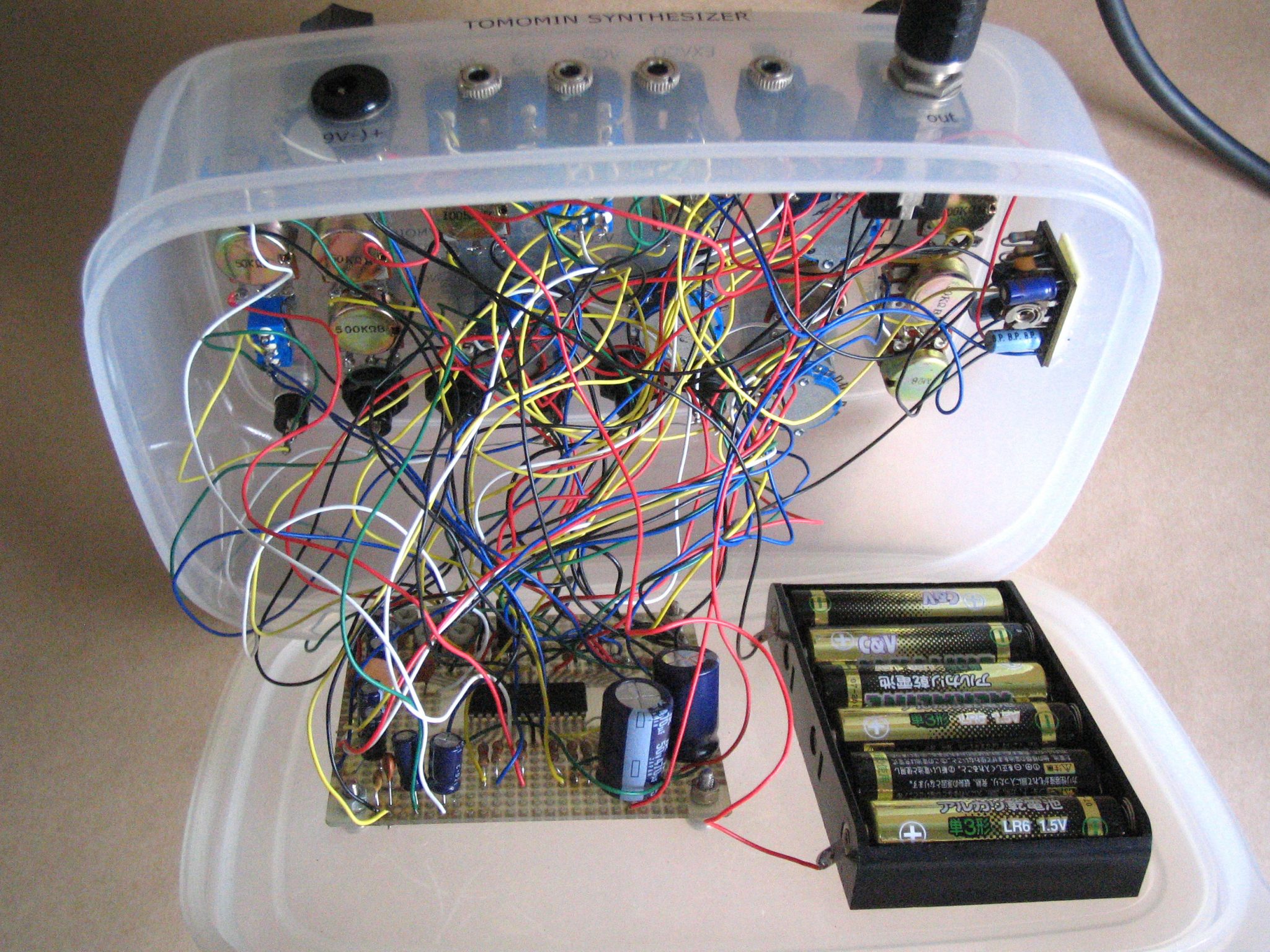 self-made electronic instruments | ADACHI Tomomi